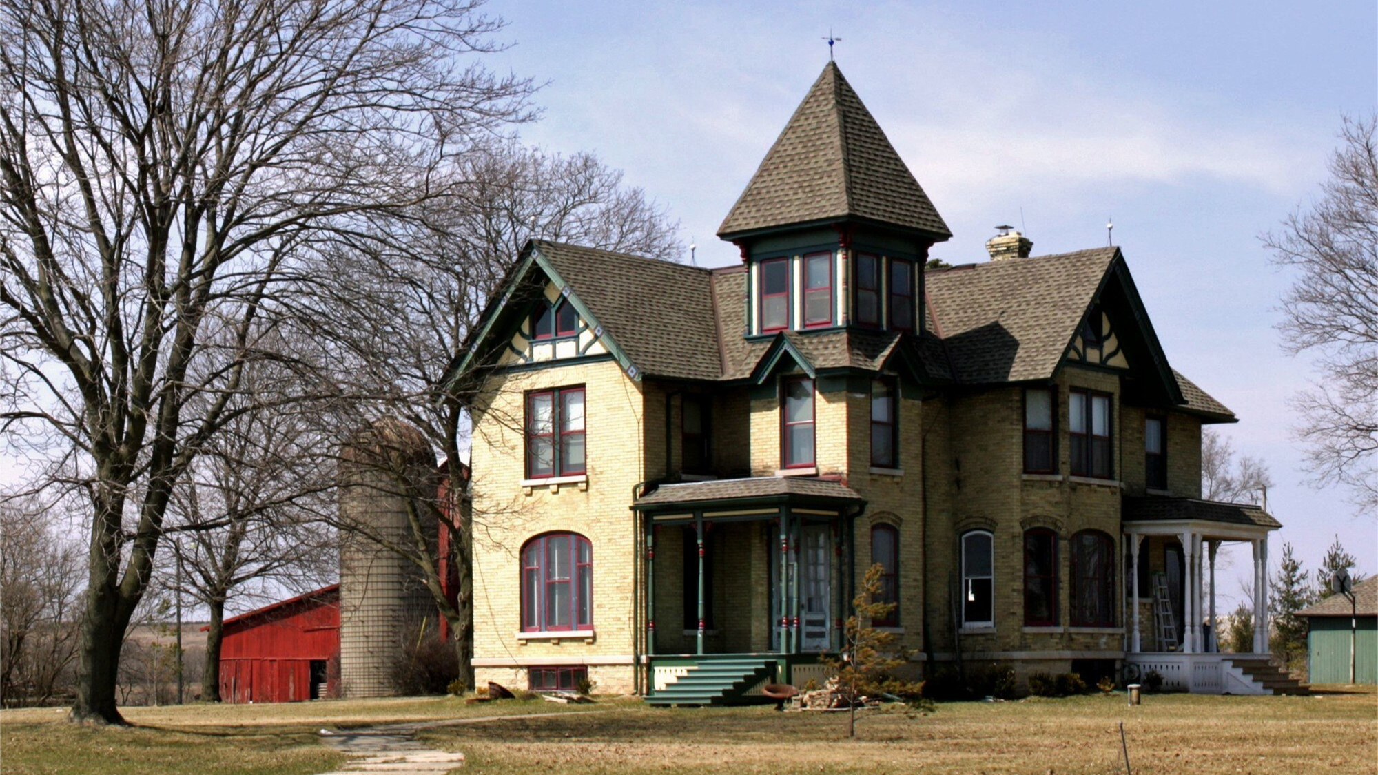Renovation Ideas for Old Homes That Preserve Charm While Adding Comfort